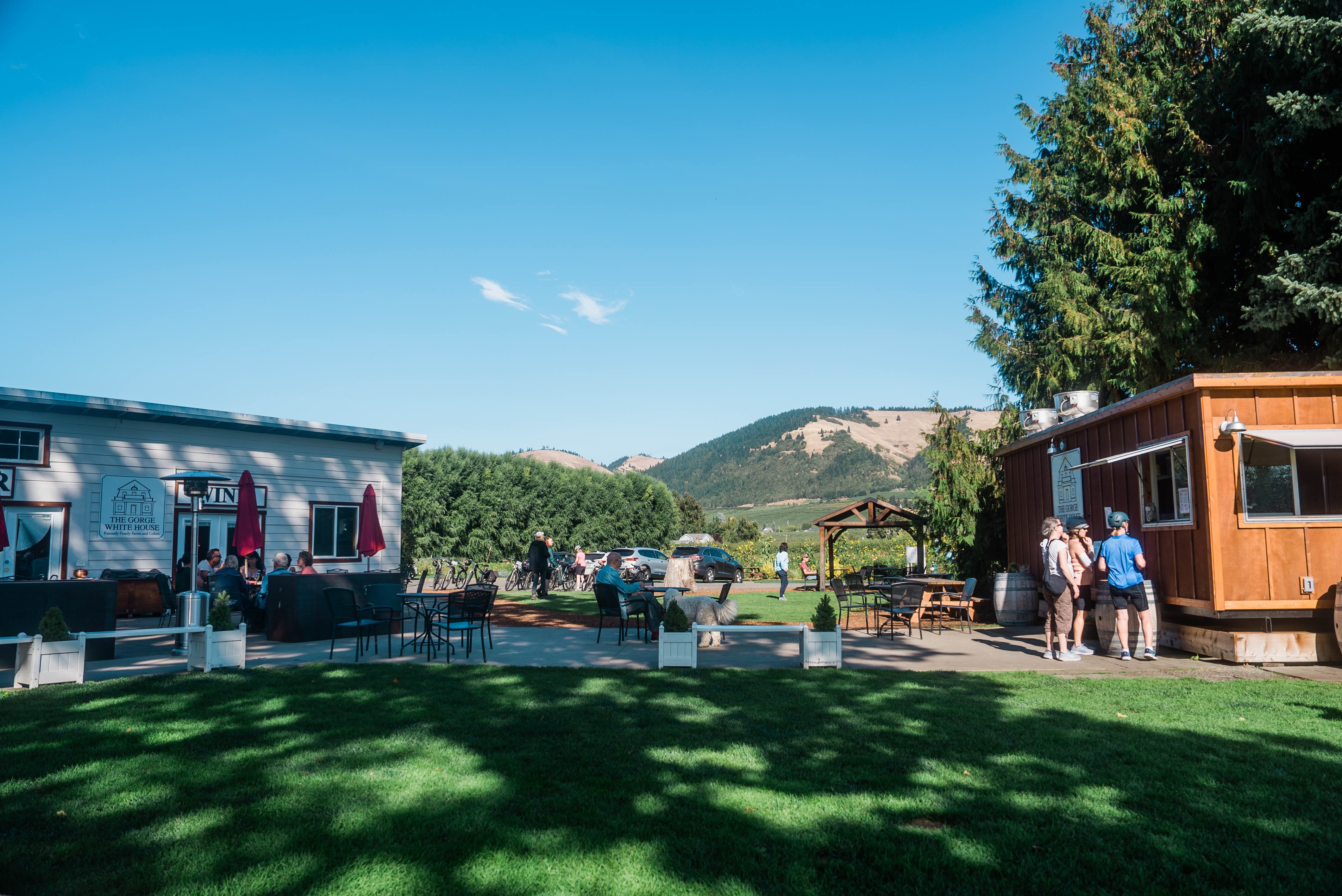 All the Best Stops on the Hood River Fruit Loop | Chris & Sara